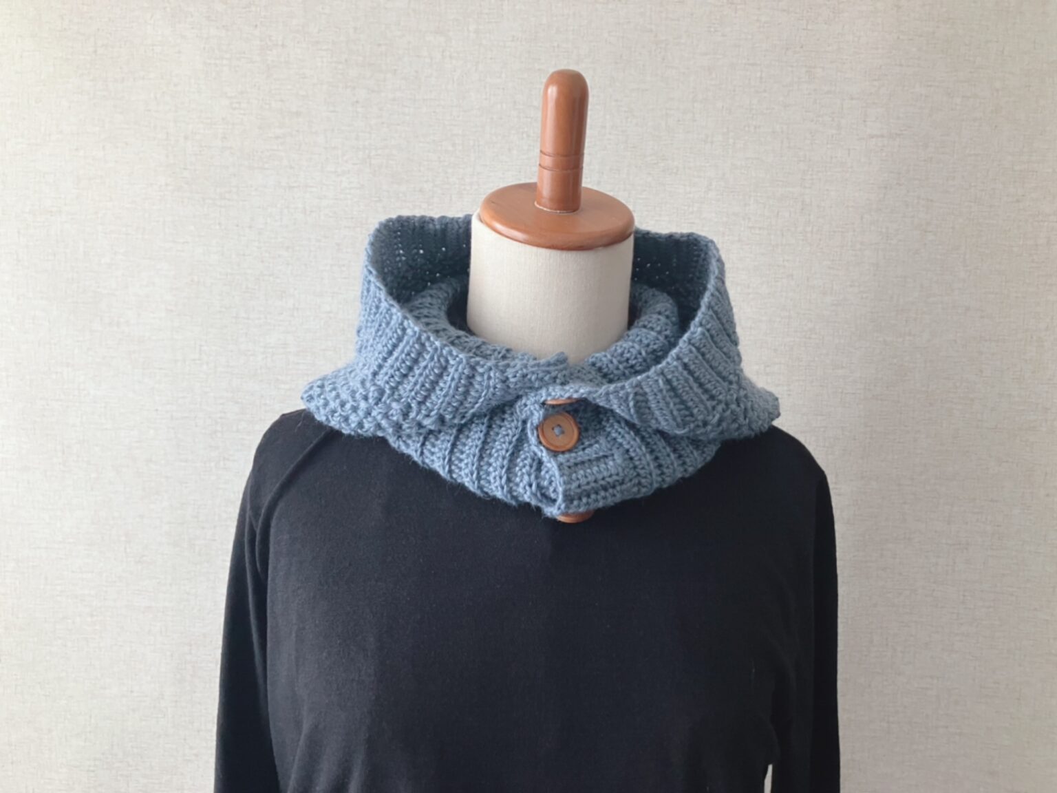 【かぎ針ショップ新着編み図】ボタン留めのバラクラバ | 手編みウェア＆雑貨の無料編み図 ATELIER *mati*